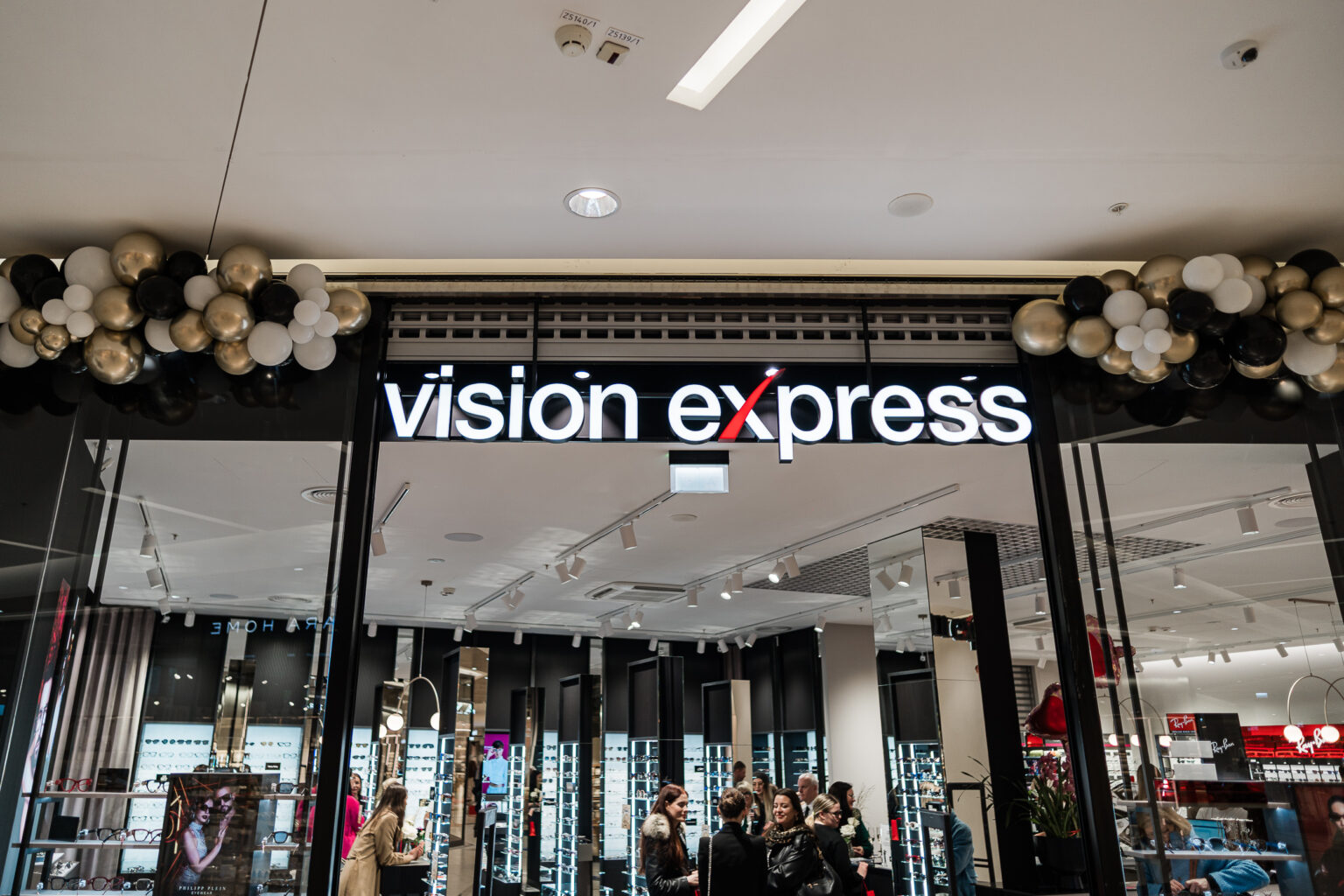 „Vision Express“ valdytoja planuoja žengti į kapitalo rinką: platins ...